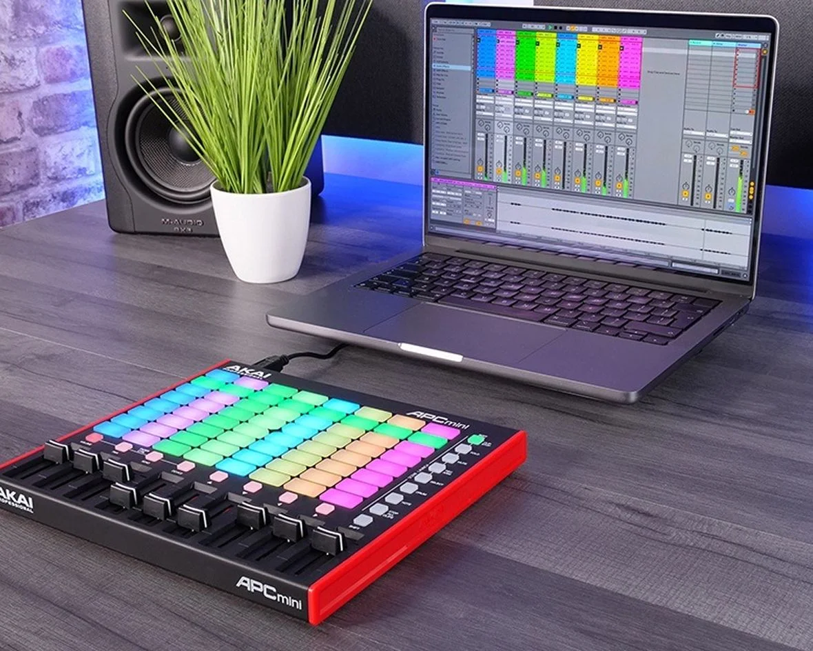 Akai APC Mini mk2: Mini for the Win! - SkyTracks